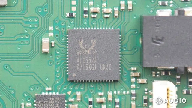 拆解索尼PS5 DualSense遊戲手柄，探索自適應扳機，雙線性震動馬達 – 遊戲内參