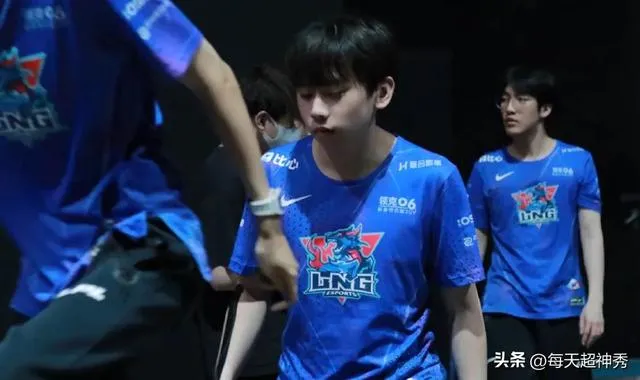 LPL首發名單大換血！LNG阿樂下場，V5卡薩淪為替補 – 遊戲内參