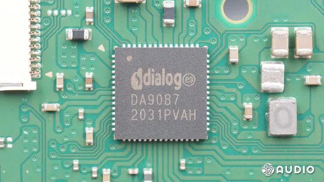 拆解索尼PS5 DualSense遊戲手柄，探索自適應扳機，雙線性震動馬達 – 遊戲内參